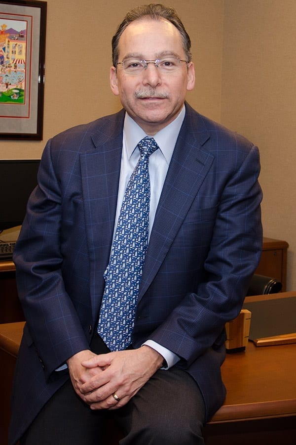 1987 alumnus receives AAO top honor | News | Des Moines University